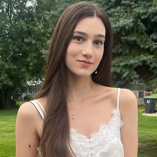 Adrianna Wagner - Readeezy